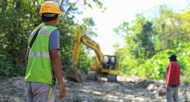 PT GKP Perbaiki Akses Jalan Wawouso-Bobolio yang Terputus - Penasultra.id