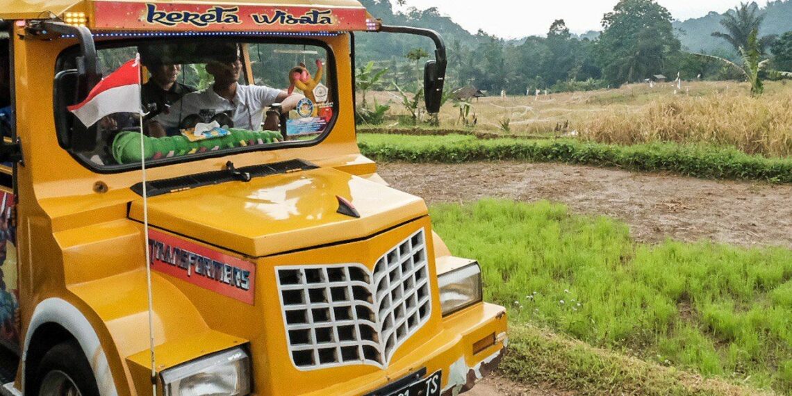 Menparekraf Jajal Keindahan Alam Desa Wisata Cibeusi - Penasultra.id