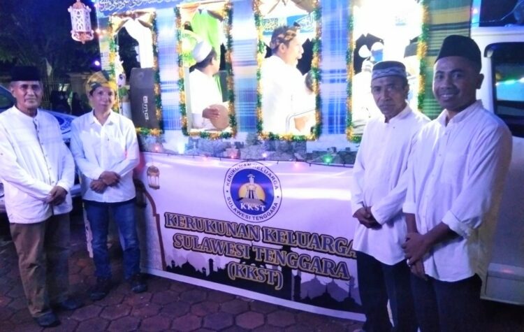 Mobil Berhias 'Masjid Keraton Buton' Ramaikan Malam Takbiran di Mimika ...