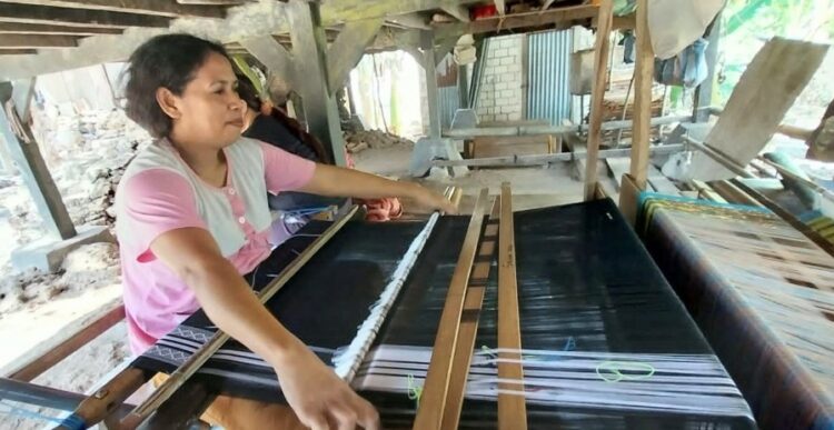 Tenun Kamohu, Warisan Budaya Khas Buteng yang Mendunia - Penasultra.id